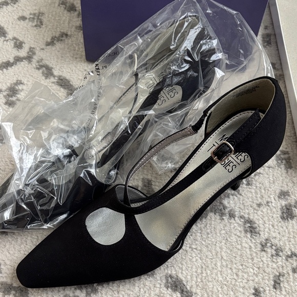Mootsies Tootsies | Shoes | Mootsies Tootsies Black Tstrap Heels | Poshmark
